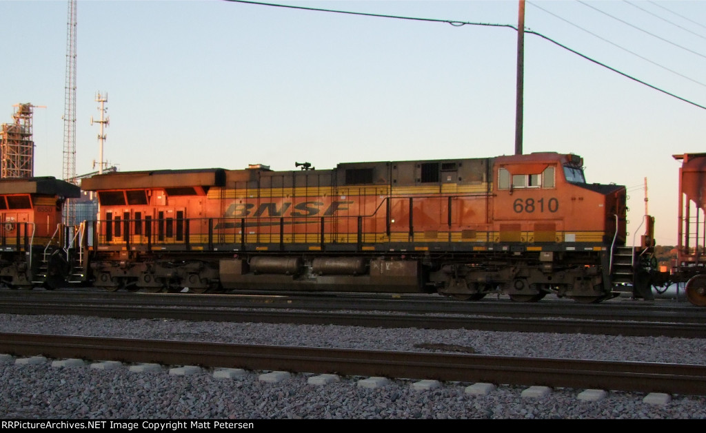 BNSF 6810